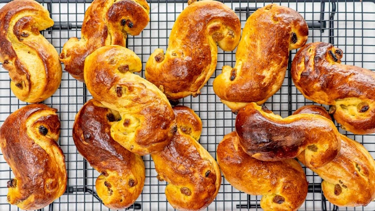 Saffron Buns - Jo Cooks