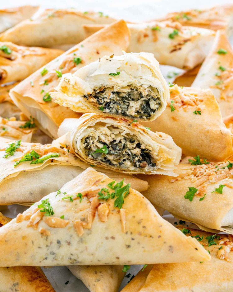 Easy Spanakopita Recipe (Greek Spinach Pie)