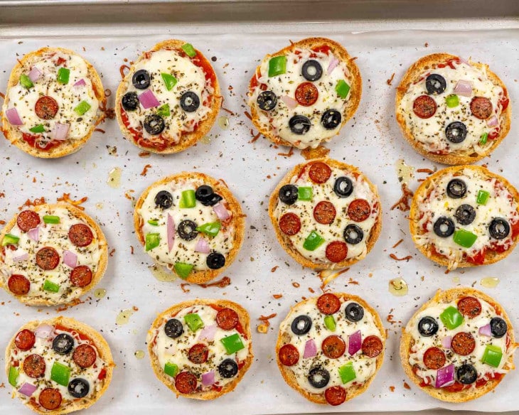 English Muffin Pizza - Jo Cooks